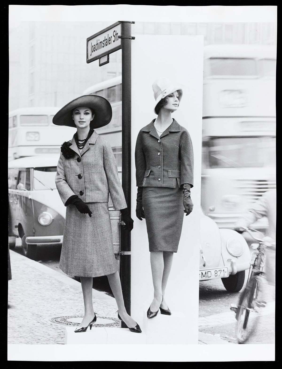 08 Regina Relang, Mode in der Strasse, Berlin 1961 © Münchner ...