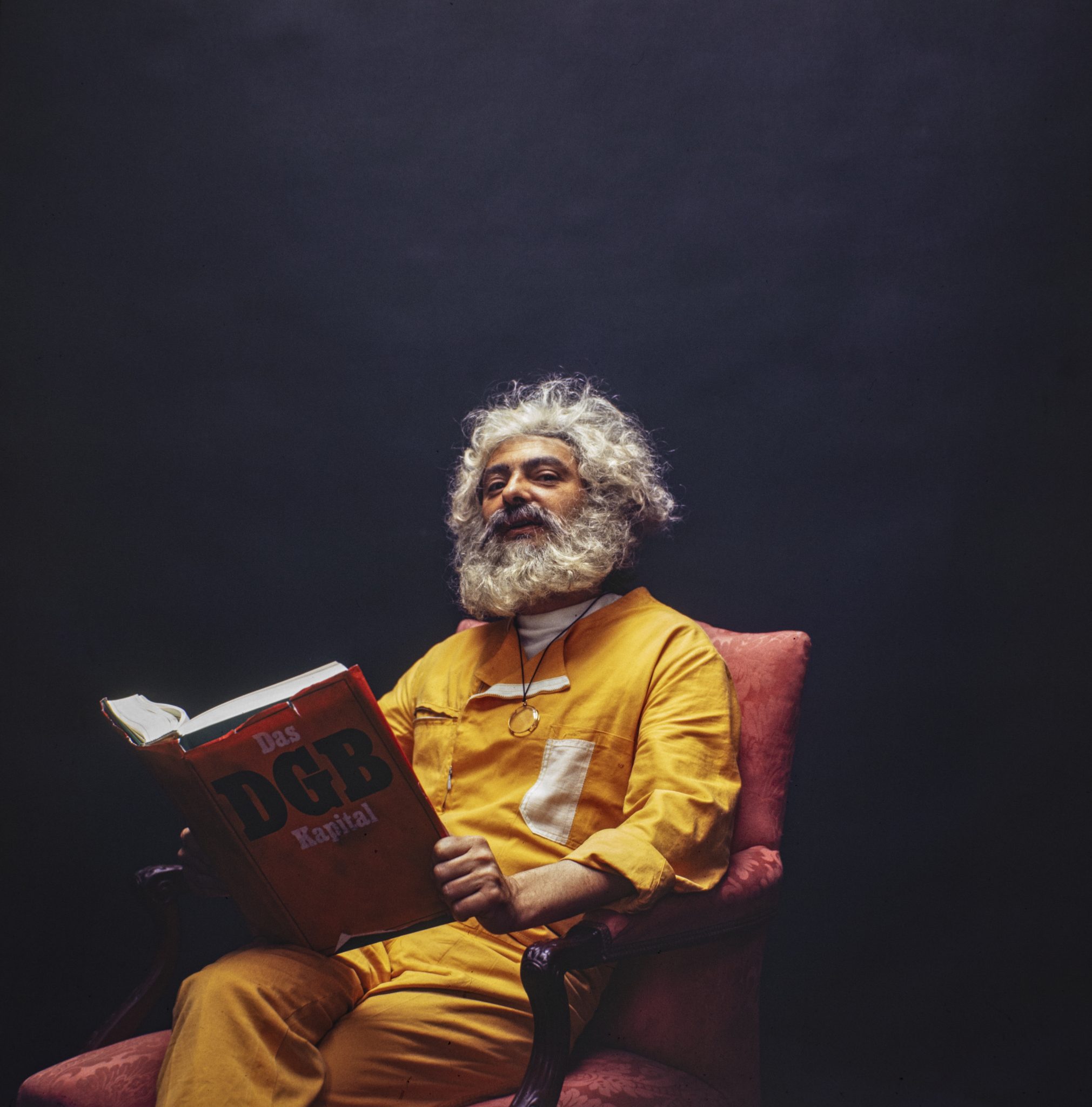 Charles Wilp inszeniert sich als Karl Marx, Düsseldorf 1970er J ...